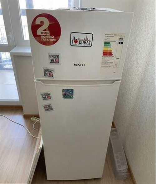 Холодильник бу маленький 144 см Vestel VDD 260 VW
