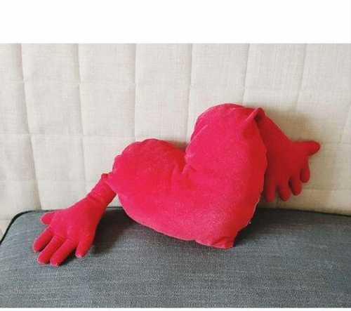 Подушка сердце IKEA famnig hjärta красная с руками