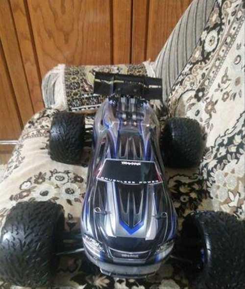 Traxxas e revo 1 8