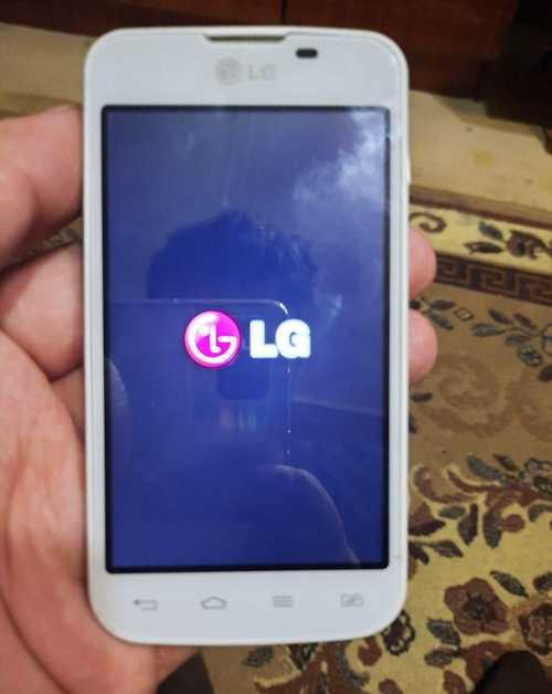 Телефон LG E-455