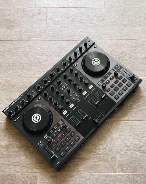 Dj контролер Traktor S4