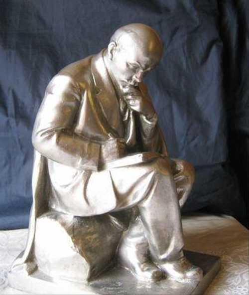 Кабинетная скульптура "Ленин в Разливе"