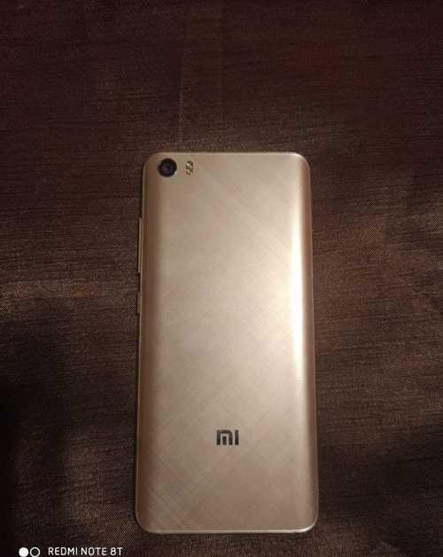 Телефон Xiaomi Mi5
