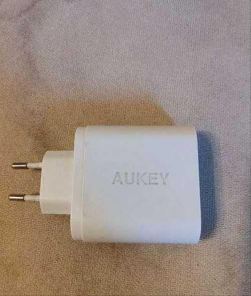 Зарядное устройство Aukey PA-T7