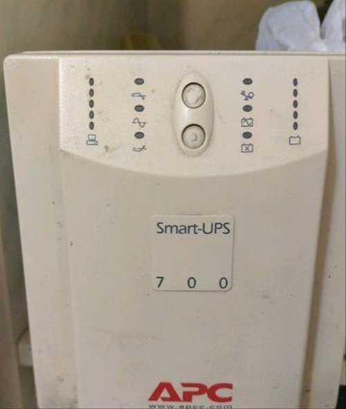 Smart ups 700. APC Smart 700. ИБП 700ва. Ирб смарт ups 700. Ups ИБП 700 какой синусод выдаёт.