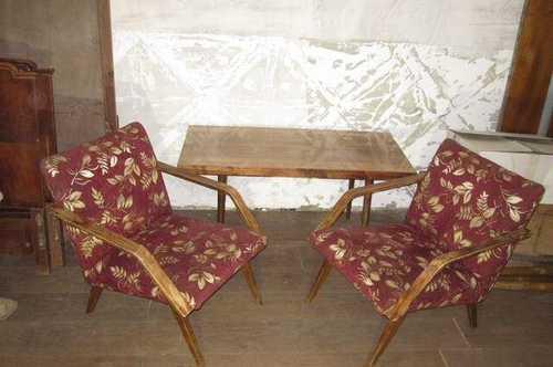Комплект два кресла и журнальный стол винтаж