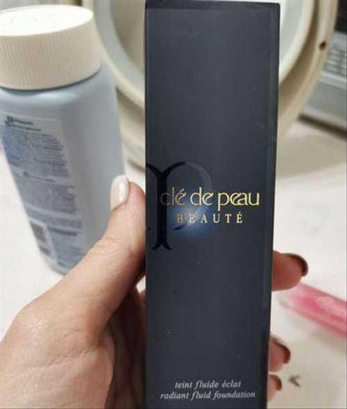 Тональный крем cle de peau beaute