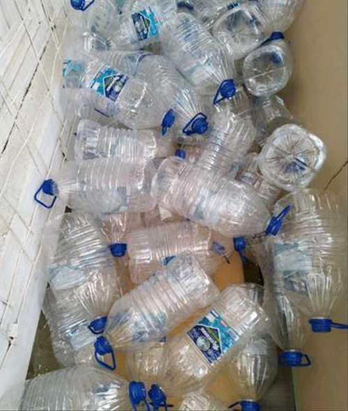 Пластиковые бутылки объемом 5 литров и 1 по 20