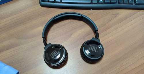 Беспроводные наушники с активным шумодавом JBL