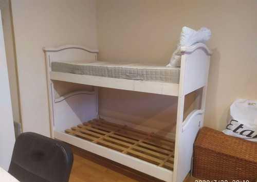 Кровать двухьярусная