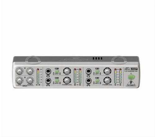 Предусилитель для наушников Behringer AMP800