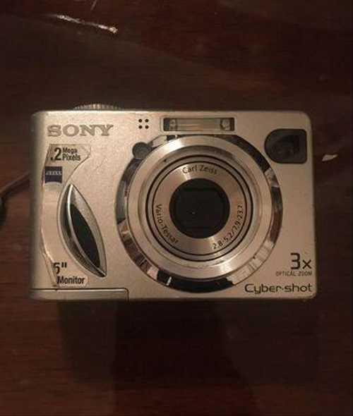 Цифровой фотоаппарат Sony Cyber Shot W7