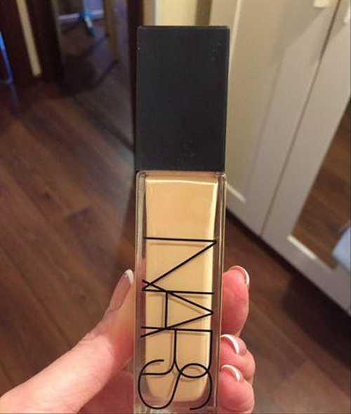 Тональная основа nars natural radiant