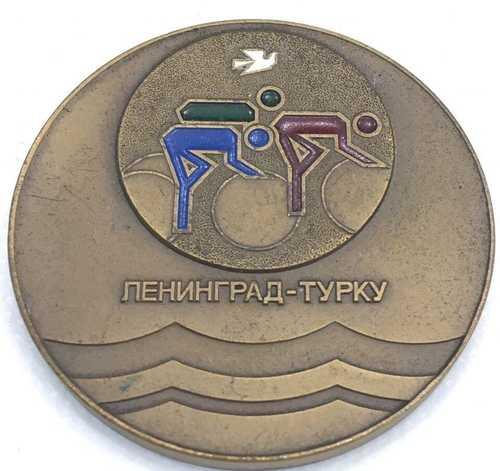 Советские и финские настольные медали