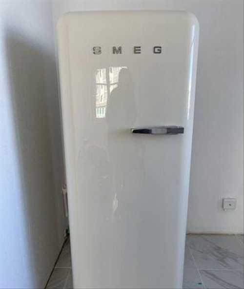 Холодильник Smeg немного бу