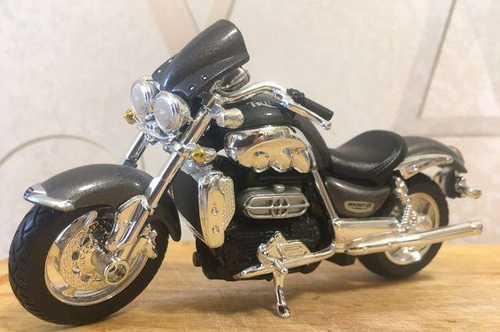 Bburago модель мотоцикла triumph rocket 3 1:18