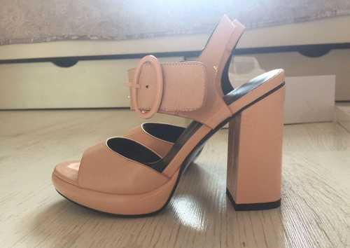 Новые легкие босоножки LK Collection 37размер