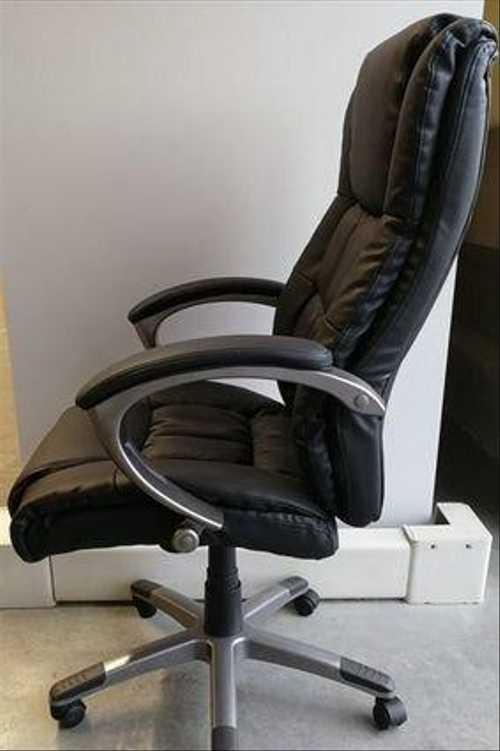 Компьютерное кресло руководителя новое