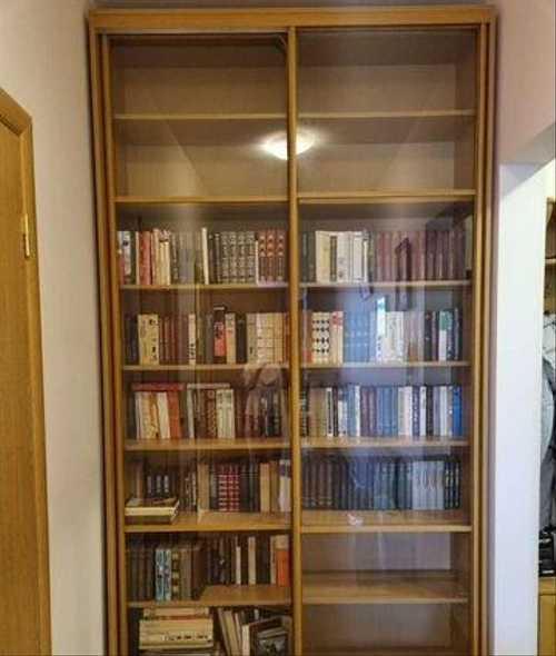 Книжные шкафы и стеллажи из массива