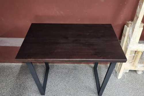 Самодельный стол из дерева и металла