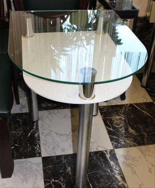 Стеклянный полуовальный стол с полкой