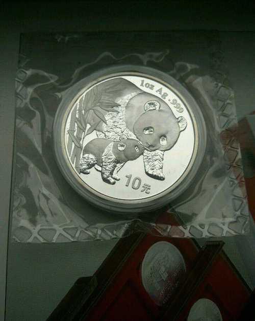 Китай 10 юань,Панда с детёнышем,2004 г,1oz Ag999