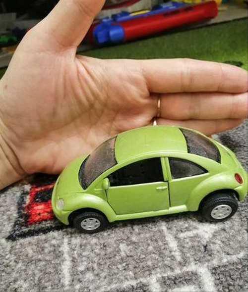 Машина модель welly volkswagen new beetle