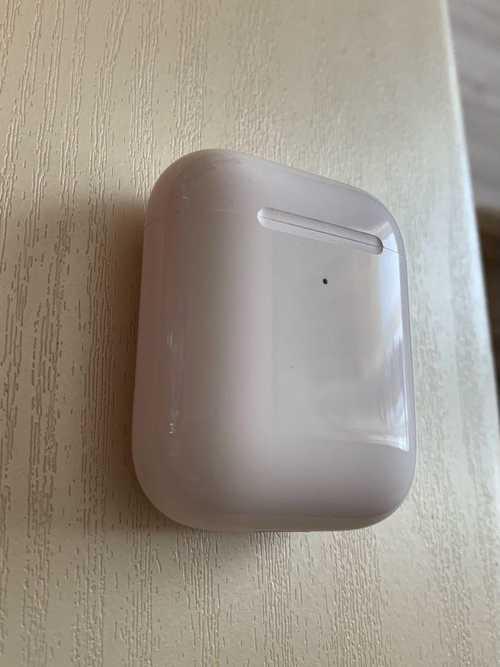 AirPods wireless charging case (mrxj2RU/A)