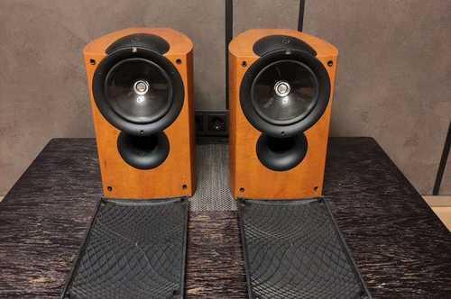 KEF Q1