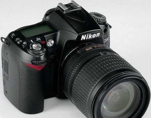 Nikon D90 с объективом
