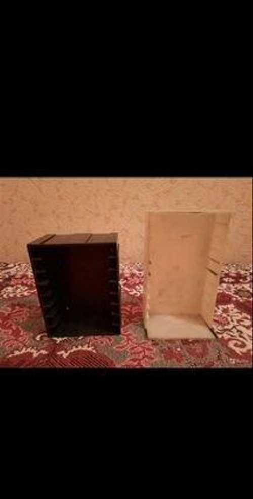 Стойки и коробка для хранения аудиокассет