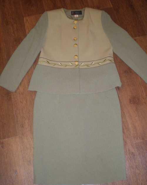 Женские костюмы и юбка р.50-52
