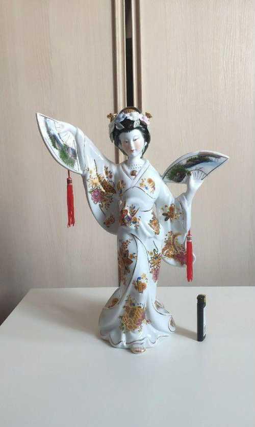 Фарфоровая статуэтка ручной работы Гейша