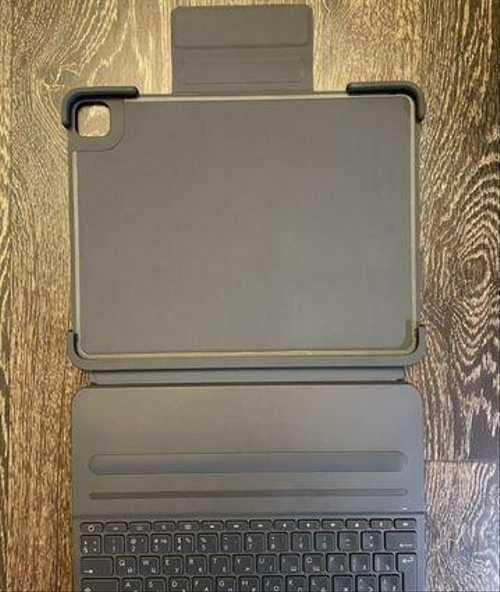 Чехол-клавиатуру Logitech Slim Folio для iPad Pro