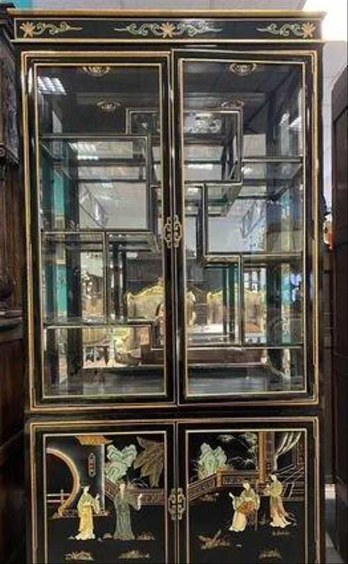 Старинная витрина в стиле Шинуазри