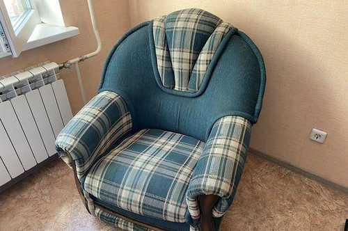 Кресло 2 шт, диван раскладной (не в идеальном сост