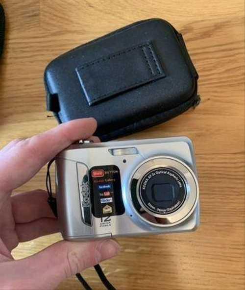 Компактный фотоаппарат Kodak с чехлом
