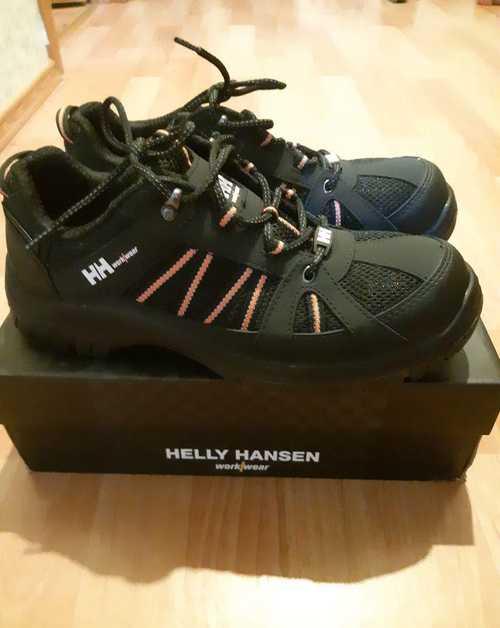 Новые ботинки Helly Hansen