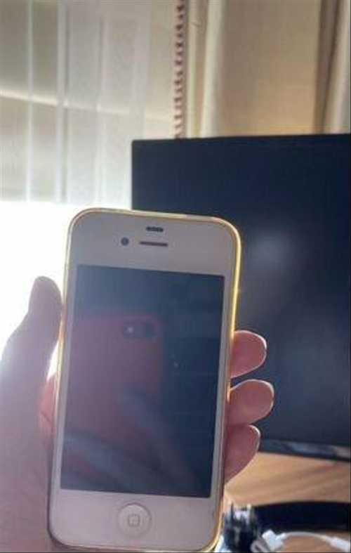 iPhone 4s 8гб с чехлом и защитным стеклом