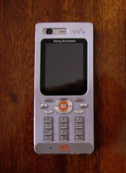 Телефон Sony Ericsson W880i