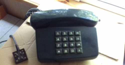 Стационарный кнопочный телефон СССР