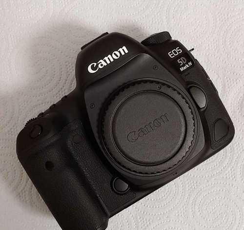 Цифровой зеркальный фотоаппарат Canon EOS 5D Mark