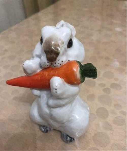 Статуэтка Зайка с морковкой лфз
