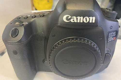 Зеркальный фотоаппарат Canon EOS 5DSR