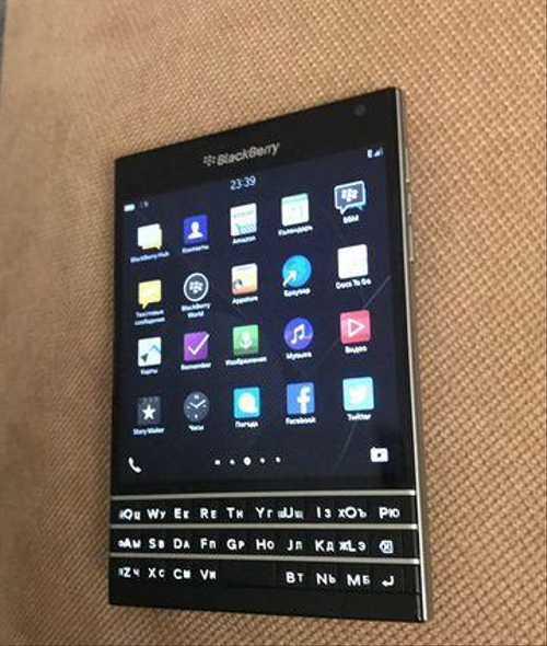 Телефон BlackBerry Passport