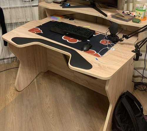 Игровой компьютерный стол