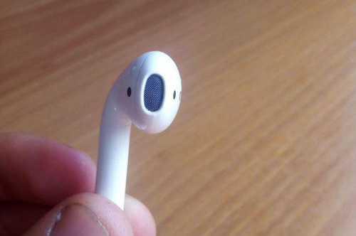 Правый наушник AirPods2
