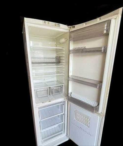 Холодильник бу Hotpoint-Ariston