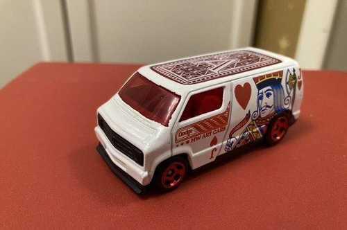Машина hot wheels: Custom 77’Dodge van treasure hu