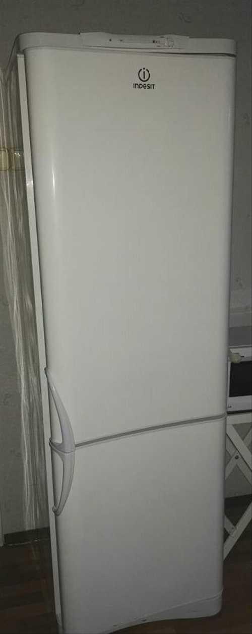 Холодильник двухкамерный indesit c138g